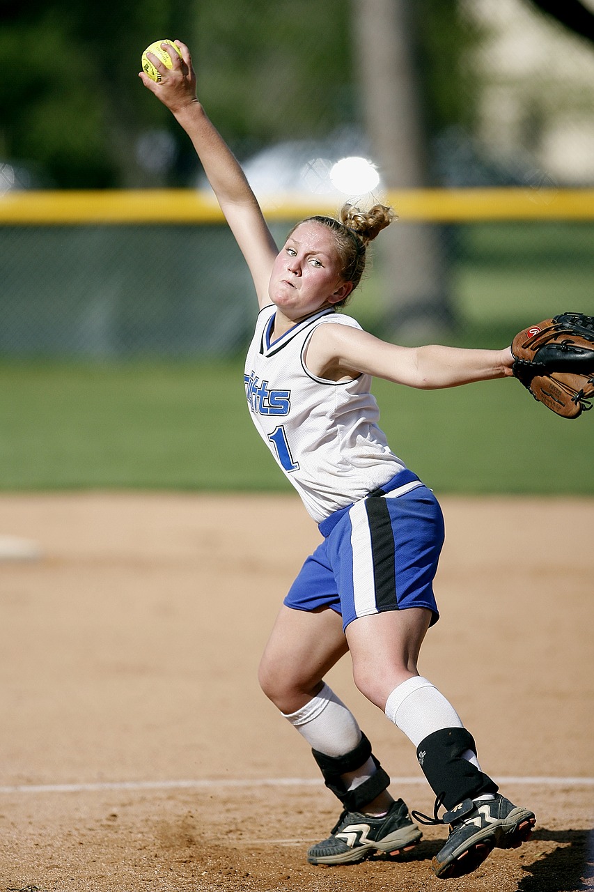 3 Factors that Contribute to Arm Injuries in Softball Players ...